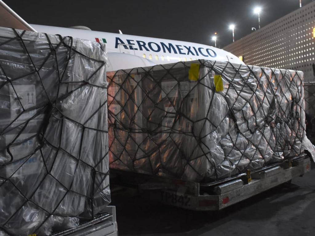 Llegan 1.9 millones de vacunas AstraZeneca a México